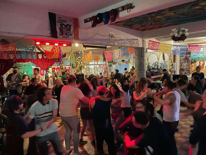 Mexico: Historic Center Nightlife Tour with Drinks - Donceles: A Historic and Trendy Venue