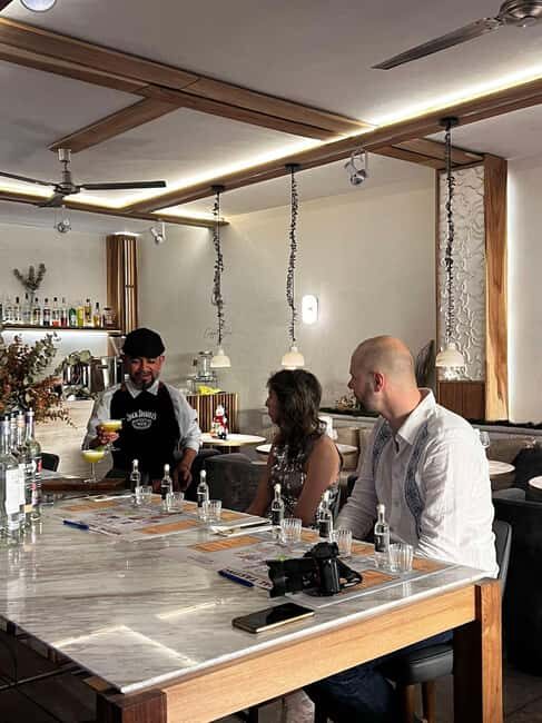 Mezcales tradicionales: Experiencia de Sabores con Historia - A Closer Look at the Experience