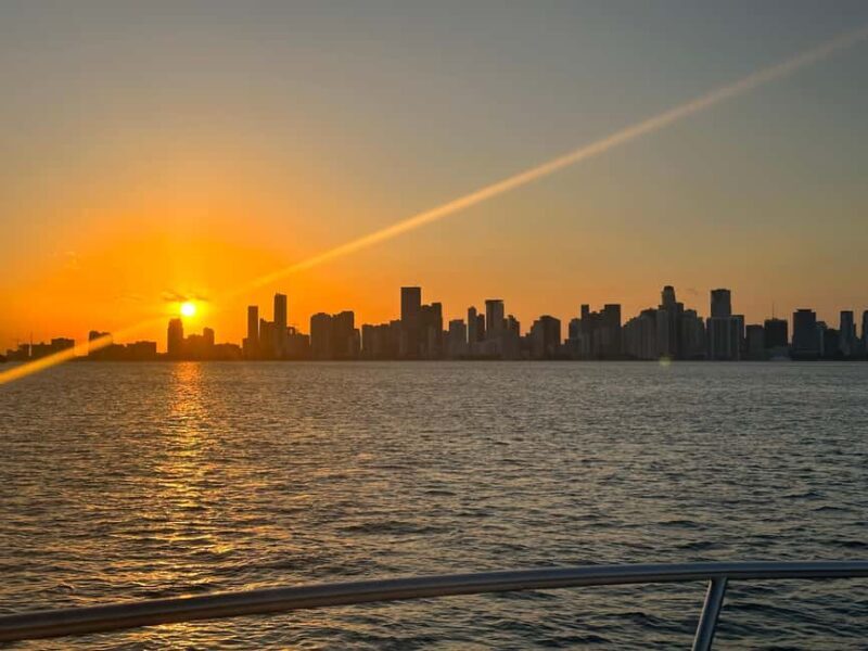 Miami: 2 Hour Night Cruise with Open Bar & Skyline Views - Key Points