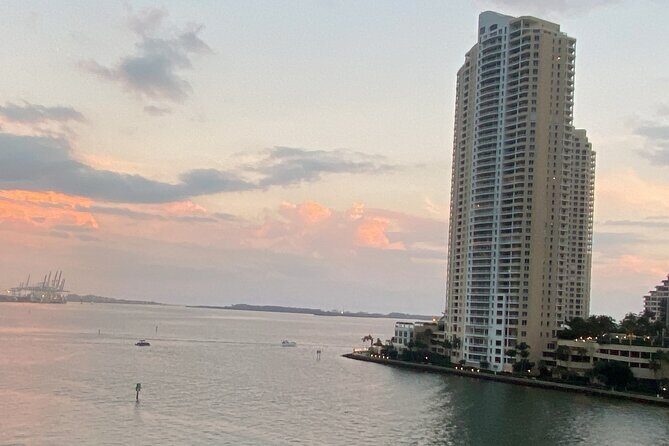 Miami: 75 Minute Sunset Boat tour and Sightseeing - The Experience in Detail