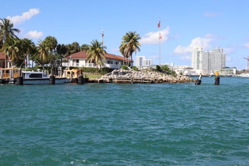 Miami Biscayne Bay: Hop-on Hop-off Boat Cruise - Authentic Miami Views in a Casual Setting