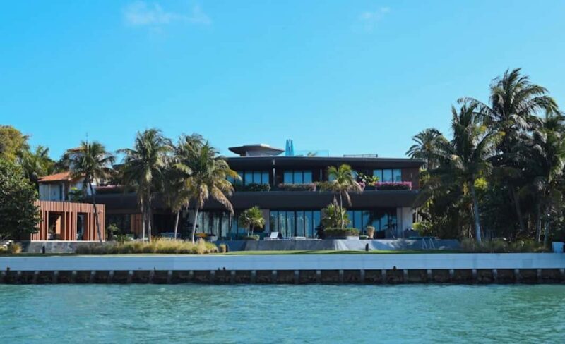 Miami: Biscayne Bay Millionaire's Homes Sightseeing Cruise - Views of Miami Skyline and Cityscape