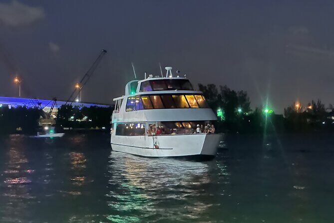 Miami Boat Party on 2 Level Luxury Yacht and Cash Bar - FAQs
