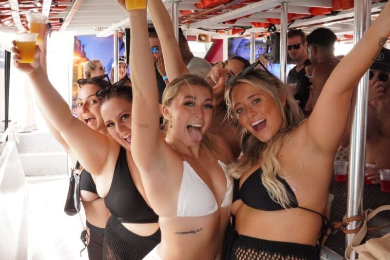 Miami: Boat Party with Live DJ, Unlimited Drinks, and Food - Setting Off from BAYSIDE and the Meeting Point