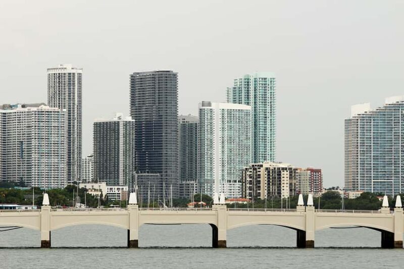 Miami Boat Tour : Mansions & Skyline with optional Pick-up - FAQ