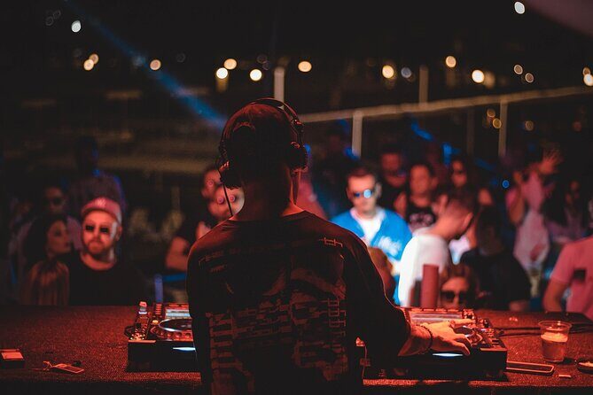 Miami Darty-life on Party Boat with a Drink - Who Should Consider This Tour?