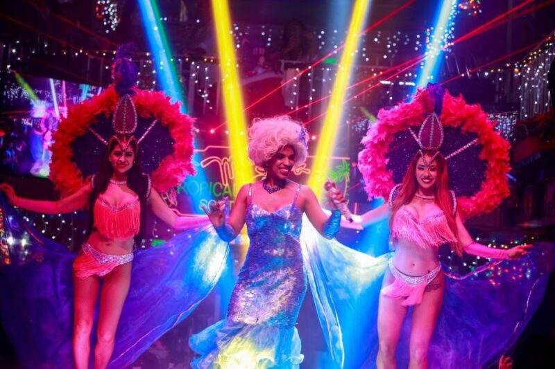 Miami: Mango's Tropical Cafe Dinner & Show - Practical Tips for Visitors