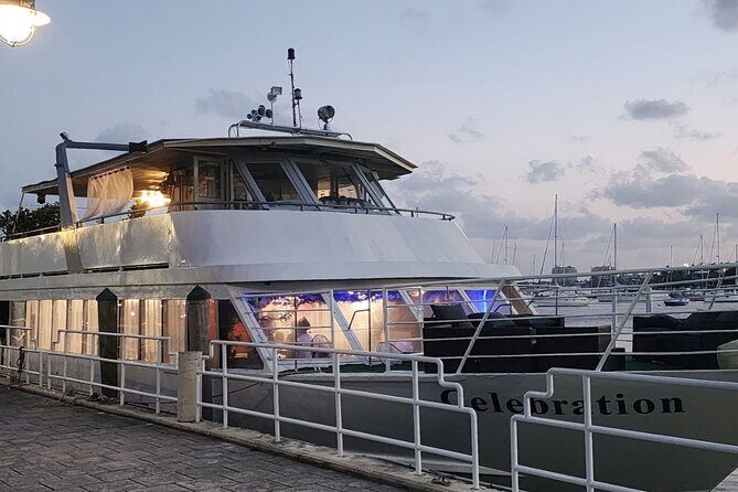Miami NYE 2026 Yacht Party with Dinner, Open Bar & Fireworks - An Exciting Miami NYE Yacht Party: A Practical Look