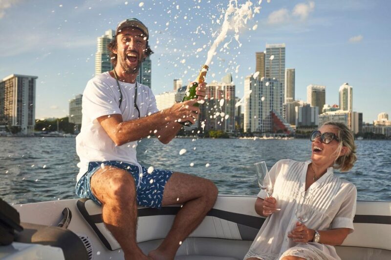 Miami: Private Boat Rental with champagne and captain - FAQ