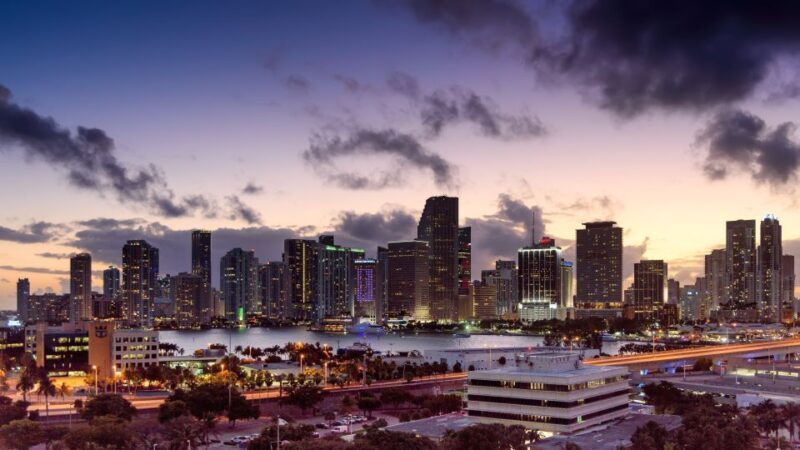 Miami: Private Luxury Airplane Tour with Champagne - Glimpses of the Wealthier Side of Miami