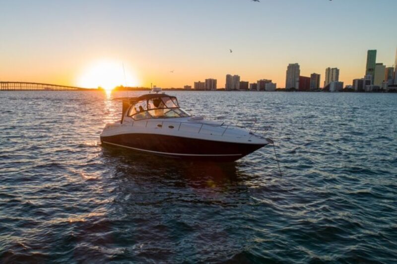 Miami: Private Yacht Cruise with Champagne - FAQs