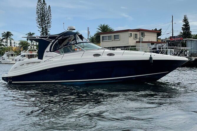 Miami Private Yacht Rental 2 to 4 hours for 12 ppl, Champagne - The Sum Up