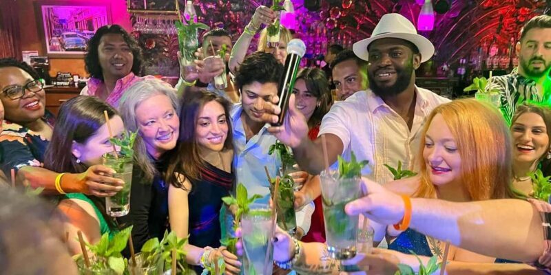 Miami: Salsa Night and Mojitos at Mango's Tropical Cafe - Key Points
