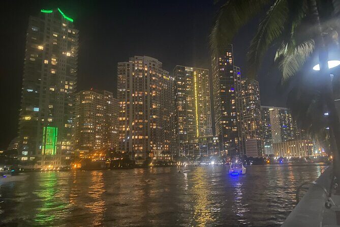Miami Sightseeing Cruise on a Luxury Yacht - FAQ