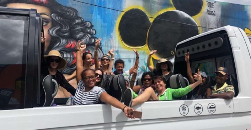 Miami Sightseeing Tour in a Convertible Bus (French) - Key Points