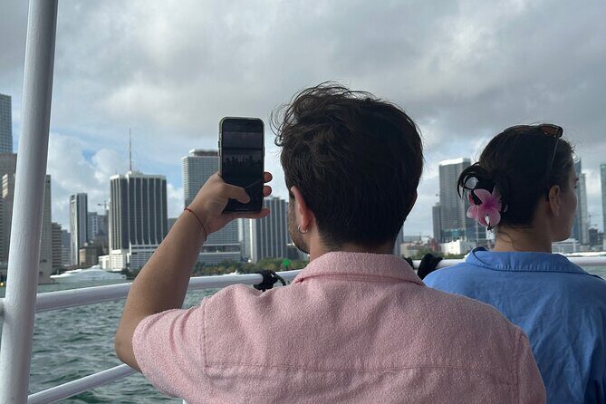 Miami Skyline Cruise of Millionaire Homes with Hotel Pick-up - Key Points