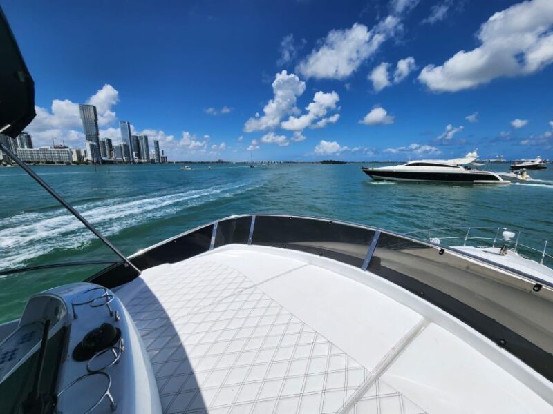 Miami Yacht Rental with Jetski, paddleboards, Inflatables - Key Points