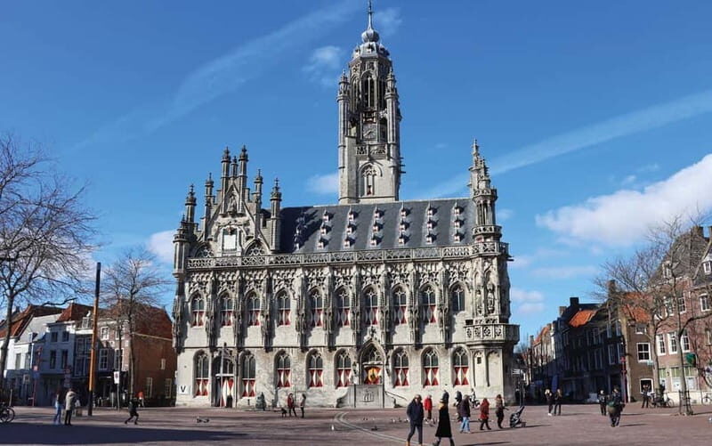 Middelburg: Guided Tour Townhall Middelburg - The Setting and First Impressions