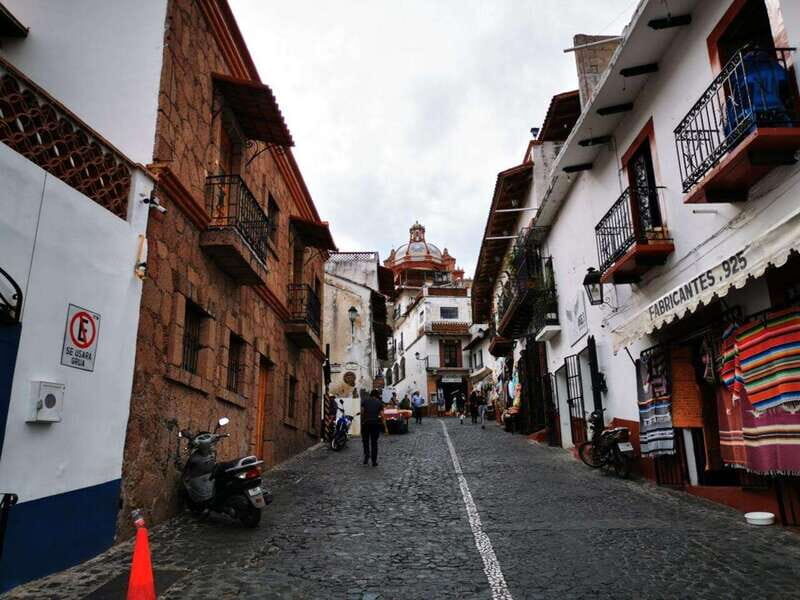 Mil Cascadas Taxco Tour: Amazing Waterfalls and Crazy Rappel - Transportation and Group Size
