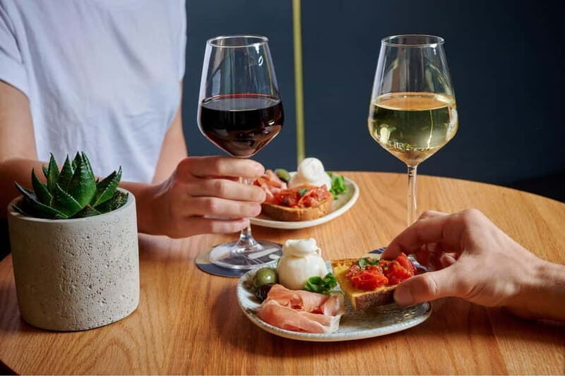 Milan: Brera District Walking Tour with Aperitivo - Key Points