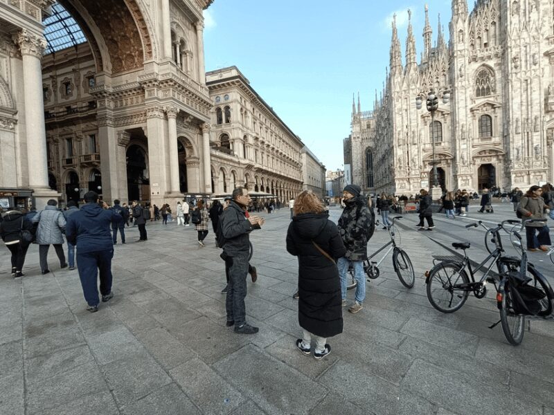 Milan: ELECTRIC-Bicycle Tour Live Tour Guide 3 hours & half - Key Points