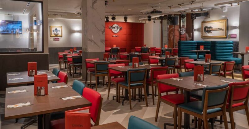 Milan: Hard Rock Cafe with Set Menu for Lunch or Dinner - Overview of the Experience