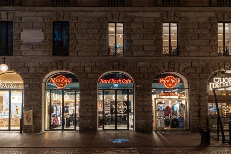 Milan: Hard Rock Cafe with Set Menu for Lunch or Dinner - Who Should Consider This Tour?