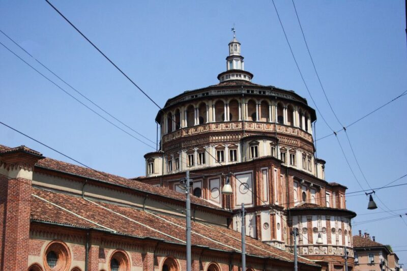 Milan: Leonardo da Vinci Life Walking Tour - Walking Through the Milanian Landmarks