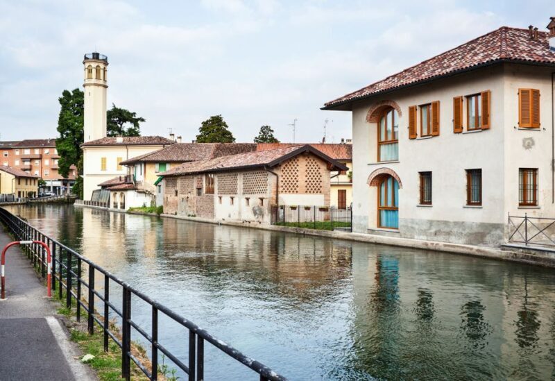 Milan: Navigli District Canal Boat Tour with Aperitivo - The Experience: What to Expect on the Water