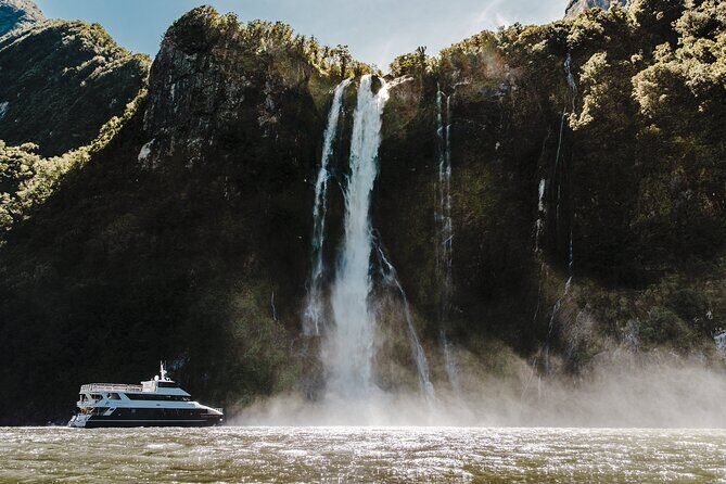 Milford Sound Luxury Lunch Cruise onboard The Fiordland Jewel - Booking & Practical Tips