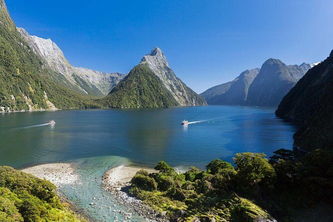 Milford Sound Premium Coach and Cruise with Lunch from Te Anau - An Eye-Copping Journey to Milford Sound