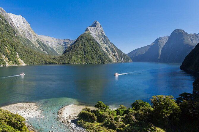 Milford Sound Tour Cruise and Helicopter - A Closer Look at Each Stop