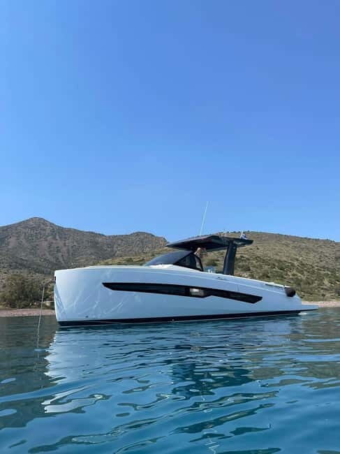 Milos Cyclades Luxury private cruises - Setting the Scene: A Day on the Water