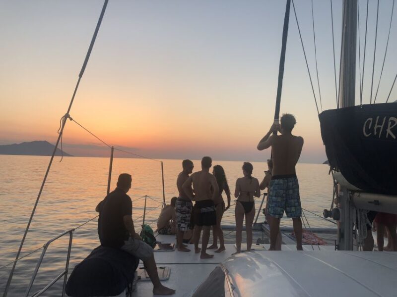 Milos: Sunset Catamaran Cruise with Kleftiko Visit - Itinerary Breakdown: From Kleftiko to Sunset Views