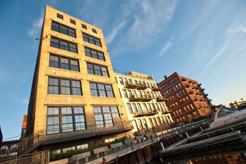 Milwaukee: Around the Ward in 90 Minutes - An In-depth Look at the Milwaukee Third Ward Tour