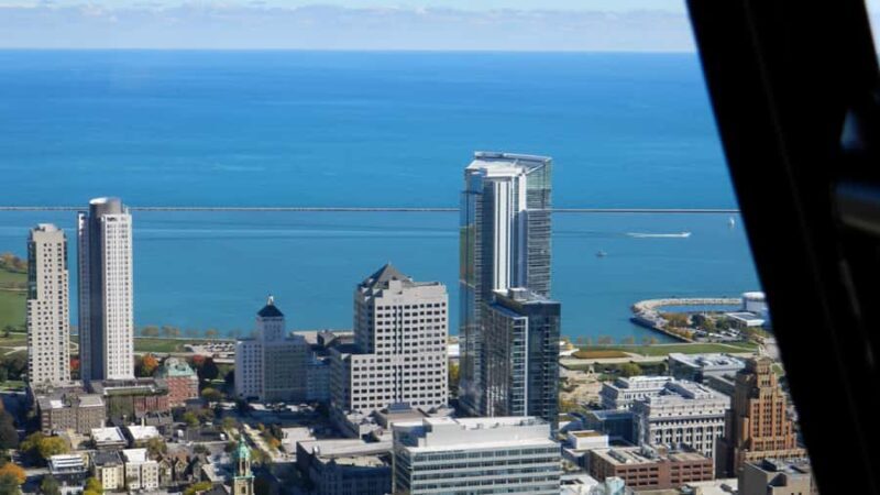 Milwaukee: Helicopter Rides Over Downtown & Lakefront - FAQ