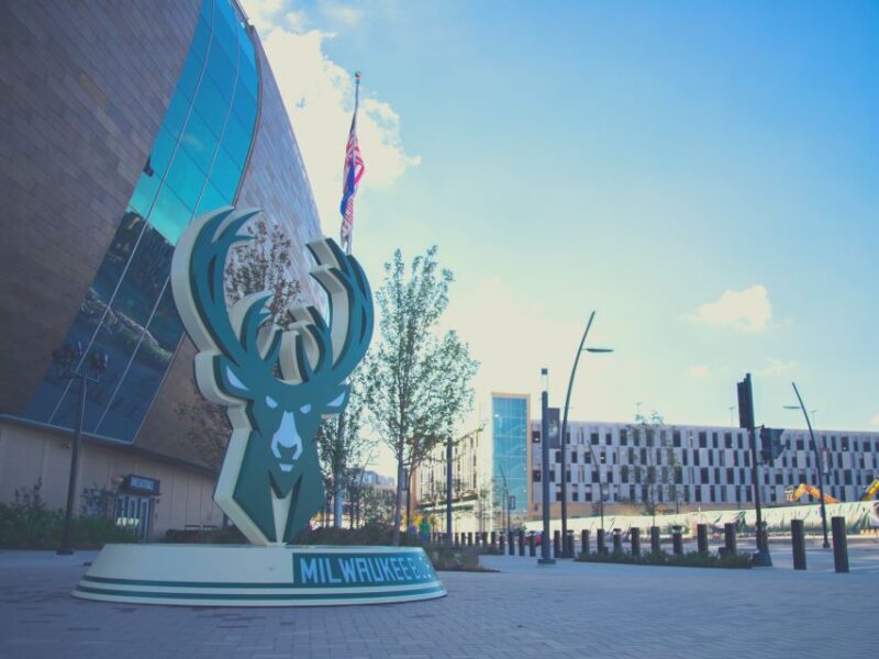 Milwaukee: Milwaukee Bucks Basketball Game Ticket - Why It’s a Good Deal and Who Will Love It