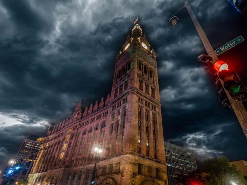 Milwaukee Morbid Mirrorlight Ghost Tours - Who Will Enjoy This Tour?