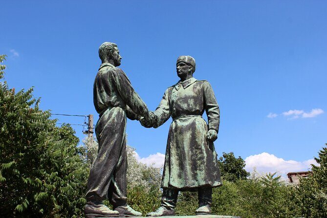 Minivan to Communist Statues and Memento Park with Live Guide - An In-Depth Look at the Tour Experience