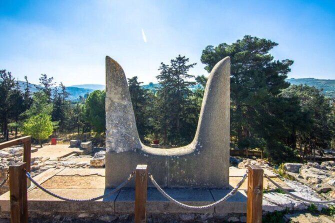 Minoan Path: Knossos Palace, Winery Visit, Lunch at Archanes - Transportation and Group Size