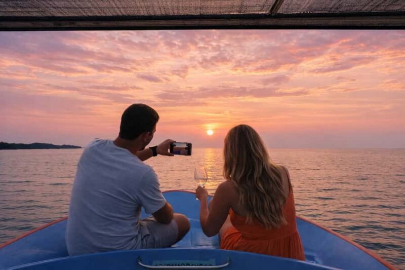 Mirissa: Sunset Cruise with Relaxing Evening Boat Tour - The Experience in Detail