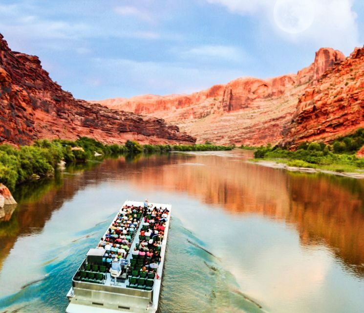 Moab: Colorado River Dinner Cruise with Music and Light Show - The Sum Up: Who Should Consider This Experience?