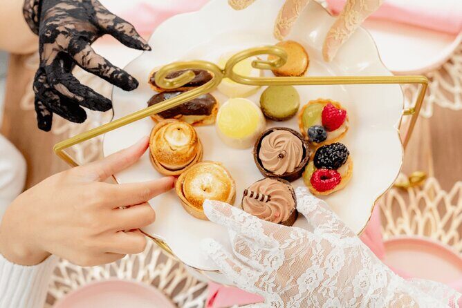 Mobile Tea Room Experience in New York - Food, Beverages, and Comfort