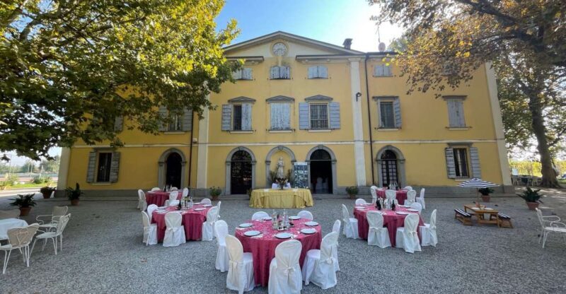 Modena: Balsamic Vinegar Cellar Tour, Tasting & Food Pairing - Food Pairings: Turning the Tasting into a Feast