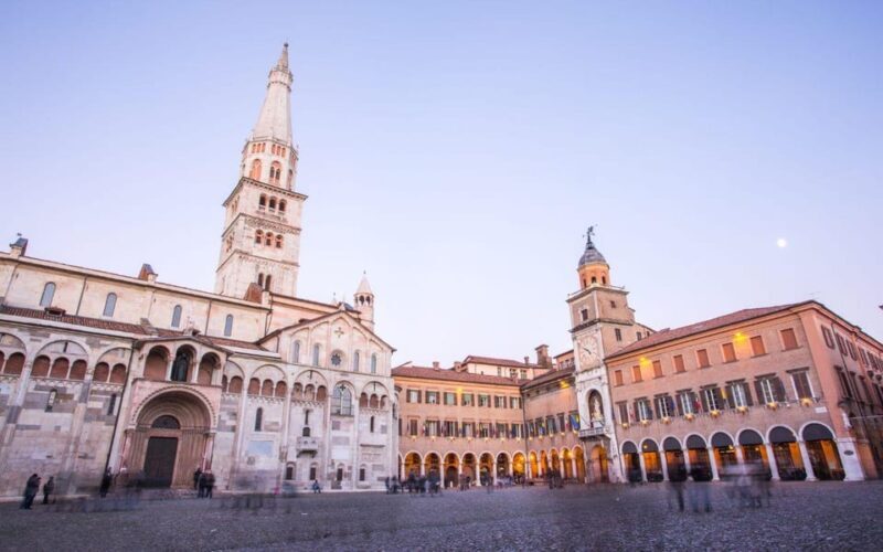 Modena: Walking Food Tour and Highlights with a Local Guide - Key Points