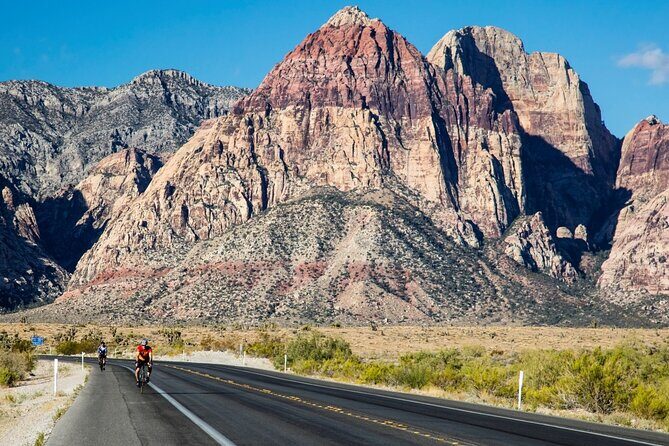 Mojave Desert, Red Rock Sign, Seven Magic Mts - What Makes This Tour Stand Out