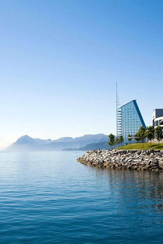 Molde - Guided kayak tour - The scenic route and photo stops