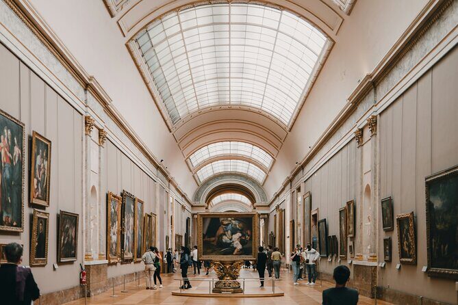 Mona Lisa and Treasures: Louvre Museum Experience 6-people Max - The Sum Up