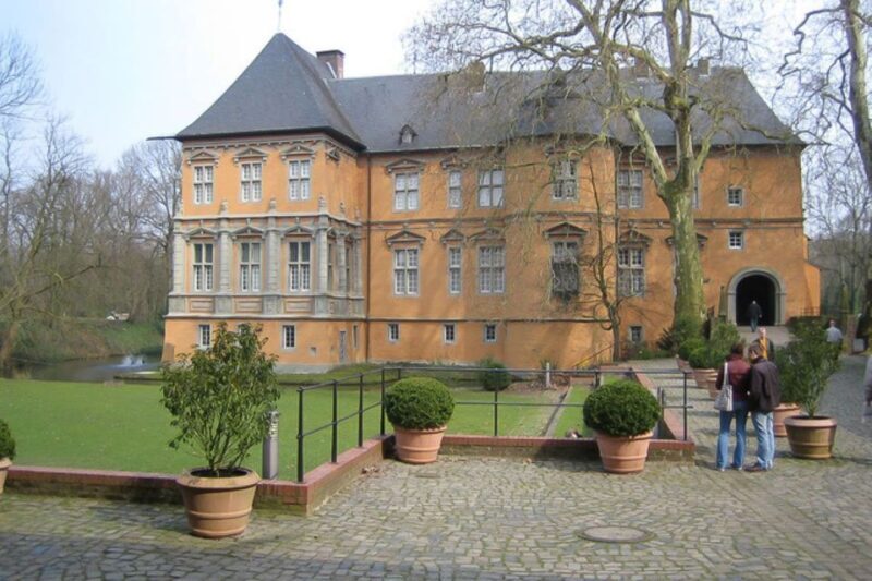 Mönchengladbach: Castles Of Niederrhein Guided Segway Tour - What Makes This Tour Stand Out?