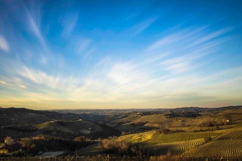 Monforte d'Alba: Jacuzzi Ritual with Wine Tasting - Key Points